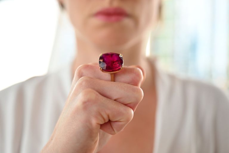World's largest ruby sold in auction - Kiwi Kids News