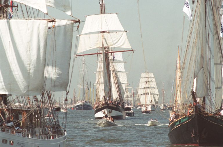 Ship sails from England to retrace Charles Darwin journey - Kiwi Kids News